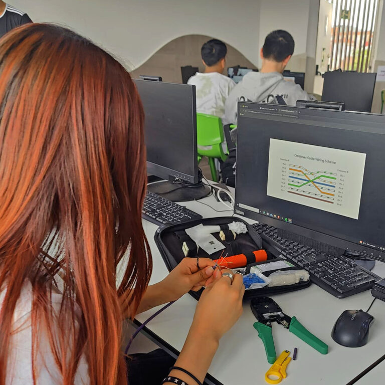 SMR: Técnico en Sistemas Microinformáticos de Redes - Joyfe Centro ...